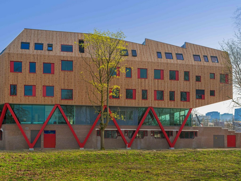 Geert Groote College - Leegwater Houtbereiding B.V.