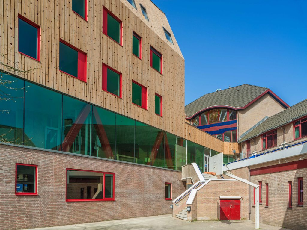 Geert Groote College - Leegwater Houtbereiding B.V.